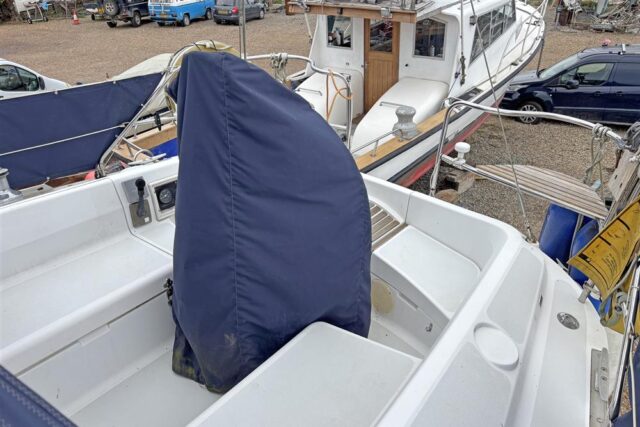 1993 Hunter Legend 35.5 For Sale - Clarke & Carter