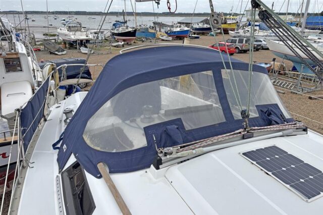 1993 Hunter Legend 35.5 For Sale - Clarke & Carter